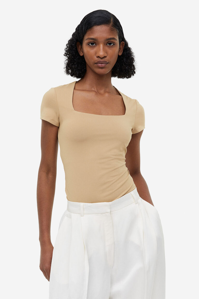 เสื้อคอเหลี่ยม