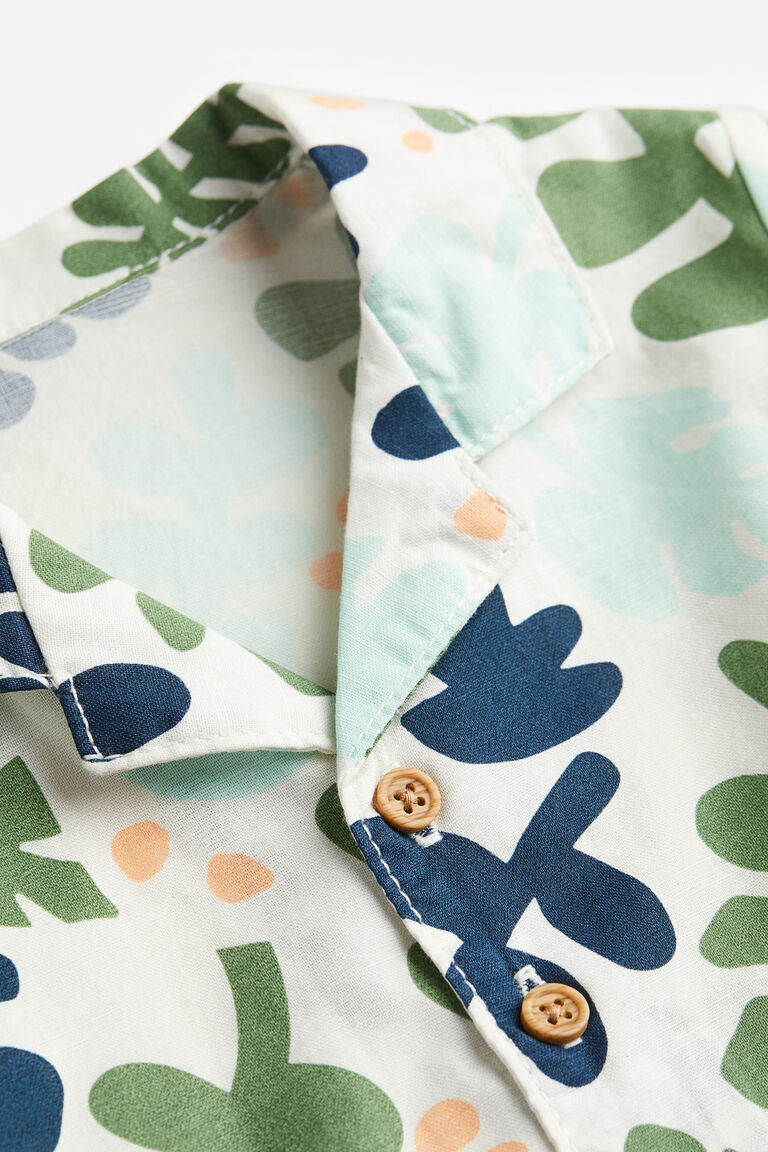 Short-sleeved resort shirt