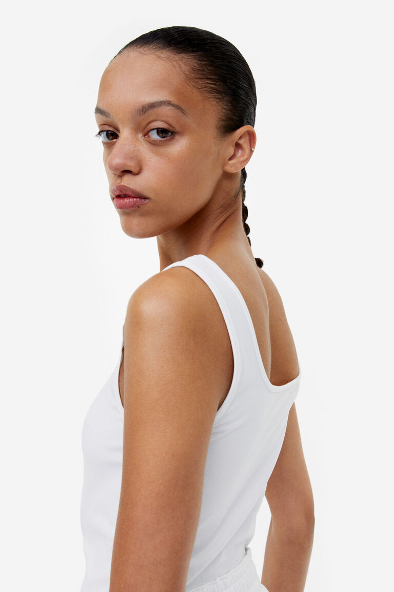 Square-neck thong body