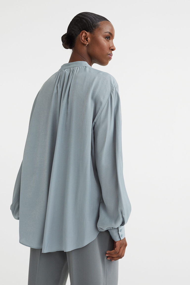Balloon-sleeved blouse