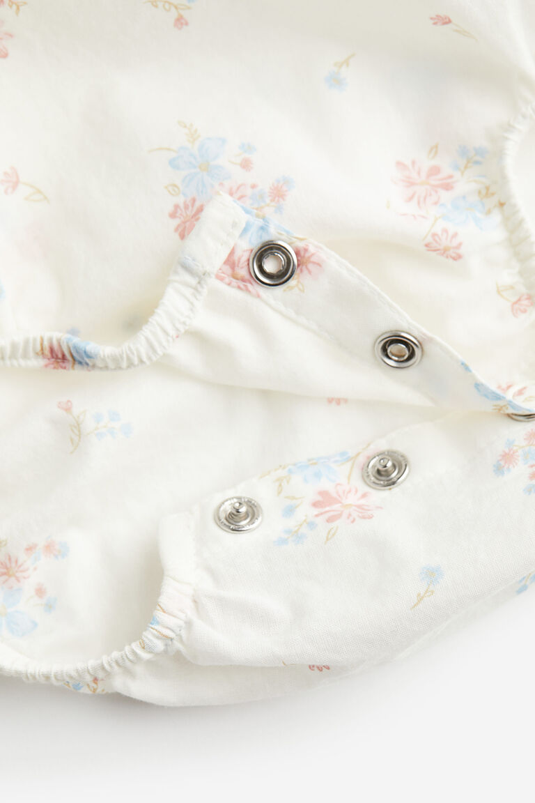 Flounce-trimmed romper suit