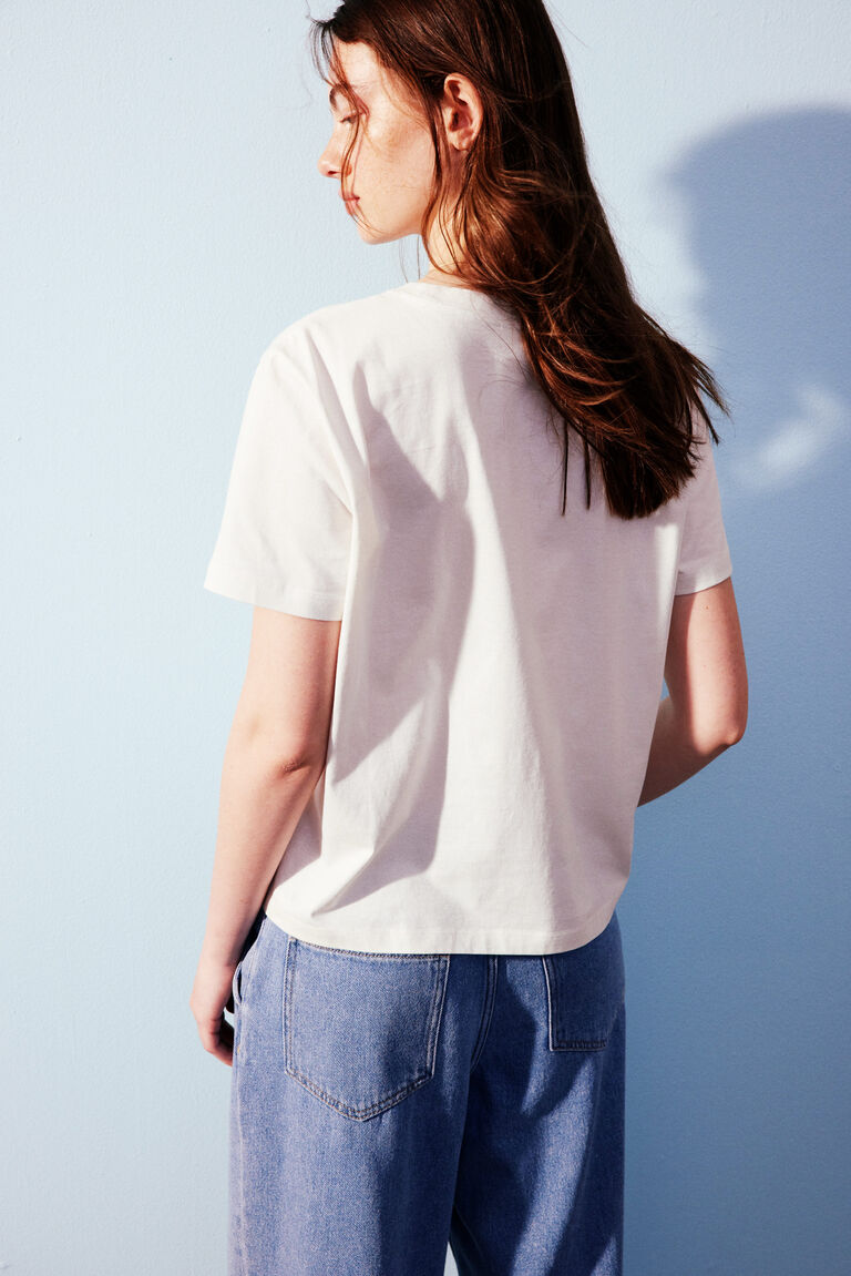 ซื้อ เสื้อยืดพิมพ์ลาย สี ออนไลน์ สำหรับผู้หญิง | H&M Thailand