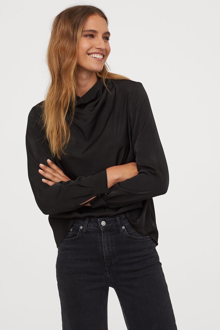 Blouse with a draped collar
