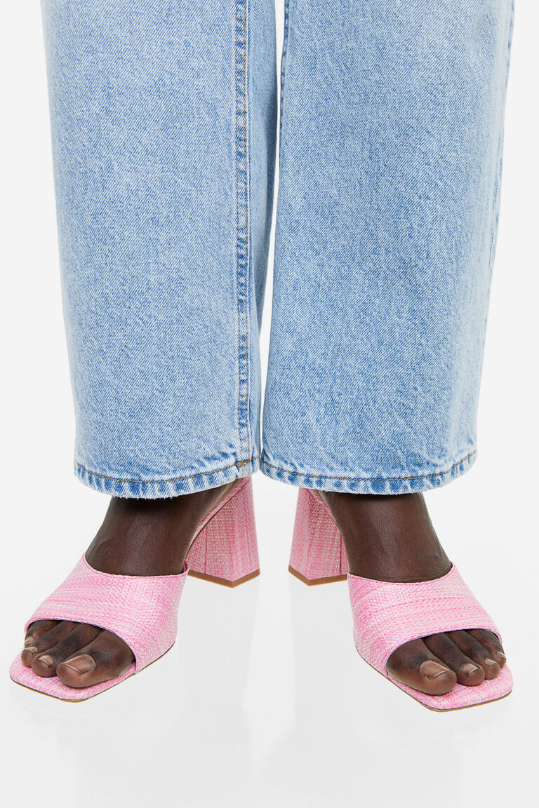 Straw-look mules