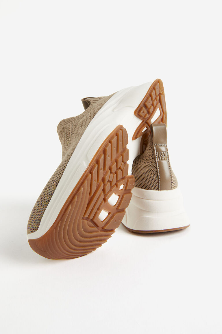 Fully-fashioned sock trainers
