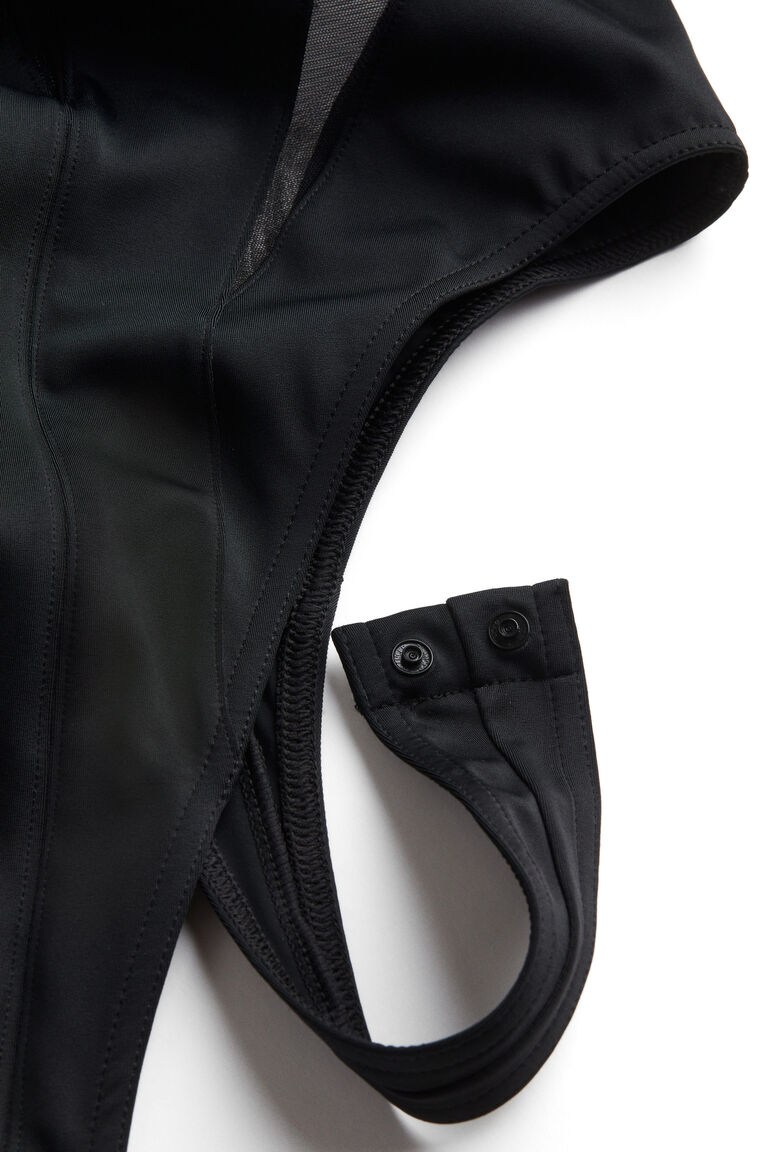 Mesh-panelled body