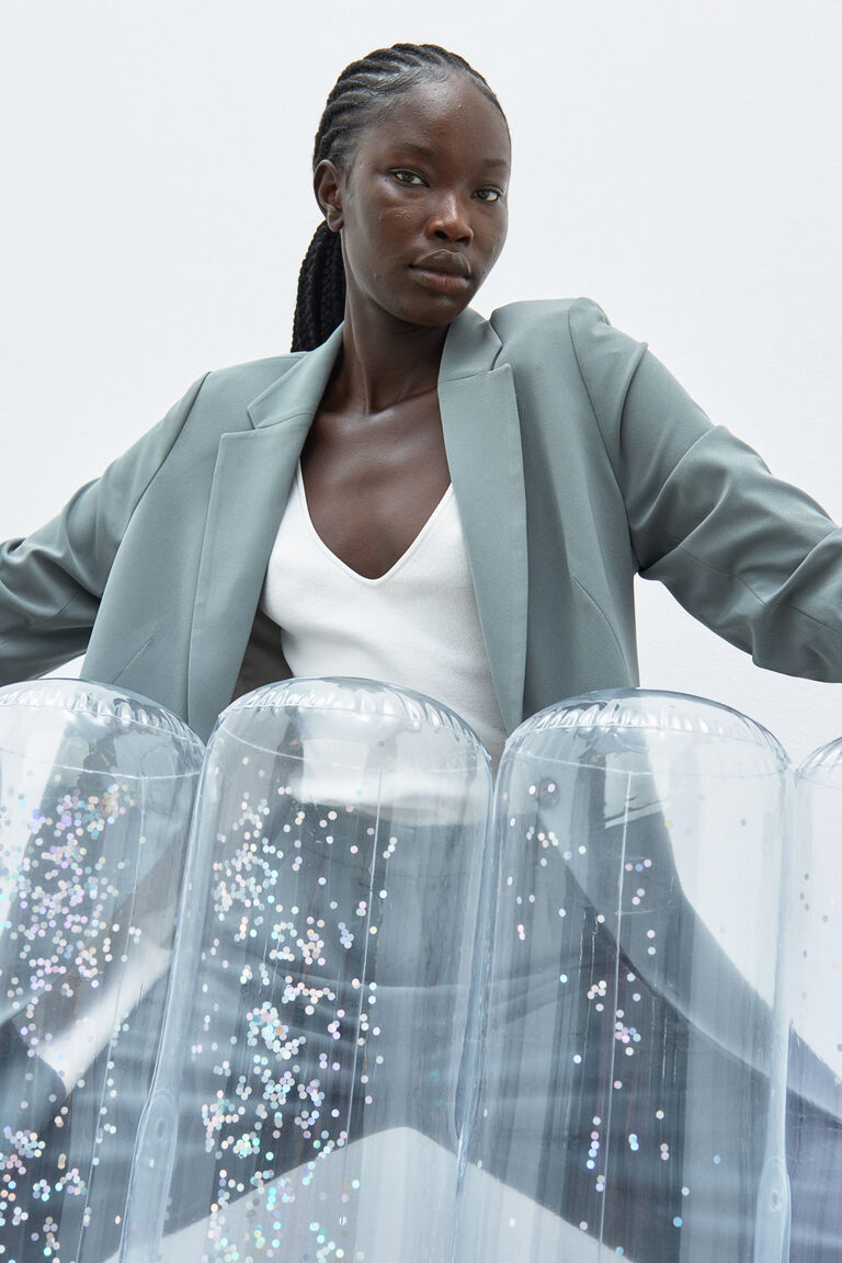 Gathered-sleeve jacket