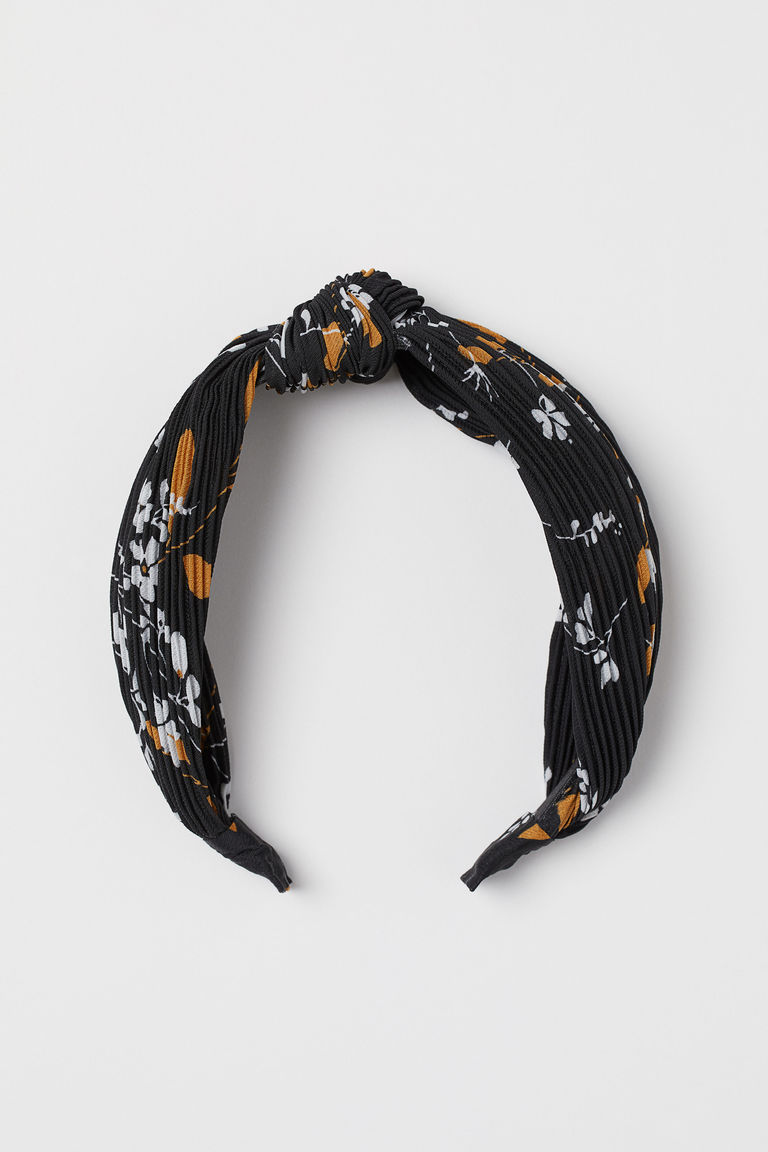 Alice band with a knot detail