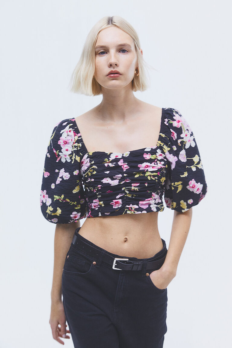 Puff-sleeved crop top