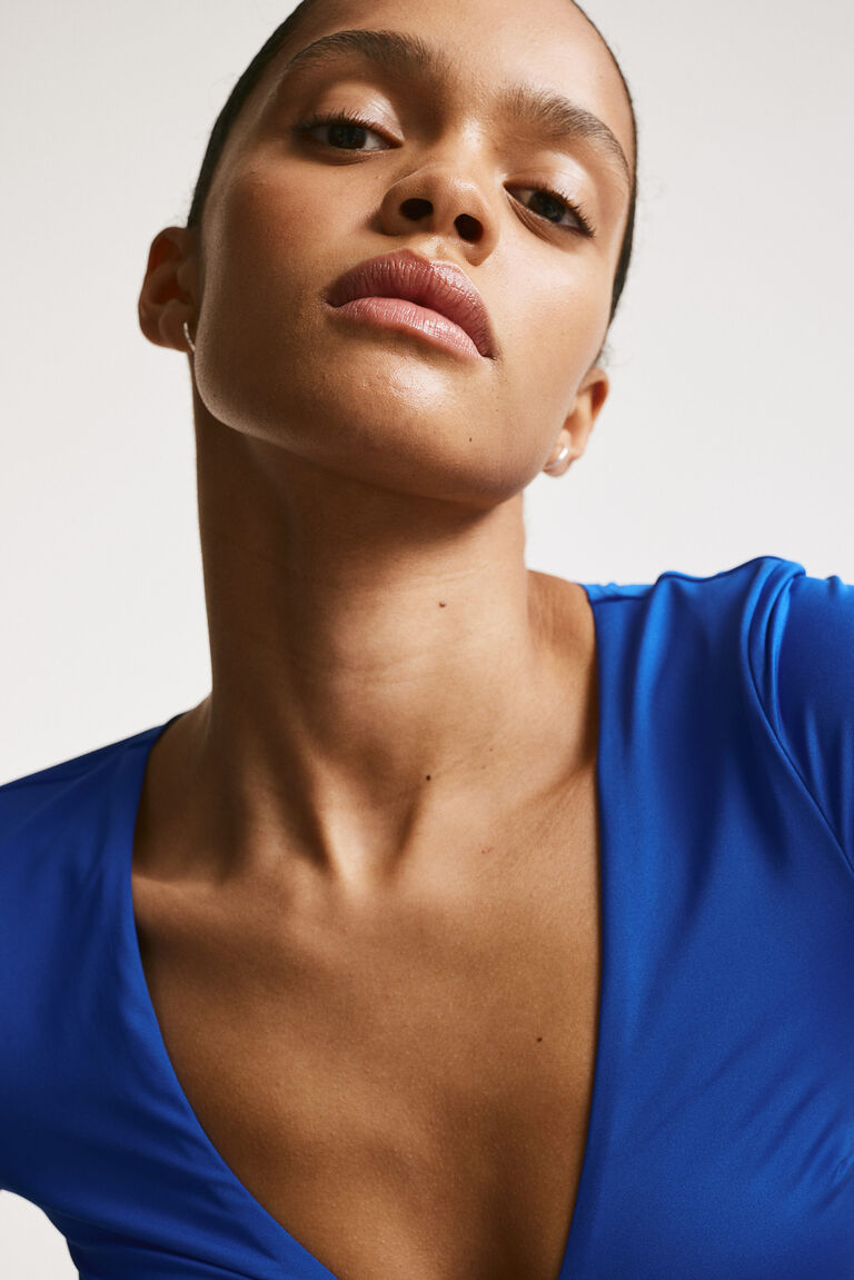 Deep plunge padded-cup swim top