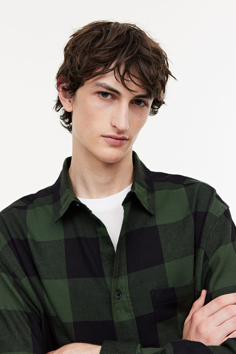 ซื้อ เสื้อเชิ้ตผ้าสักหลาดทรงหลวม ออนไลน์ สำหรับผู้ชาย | H&M Thailand