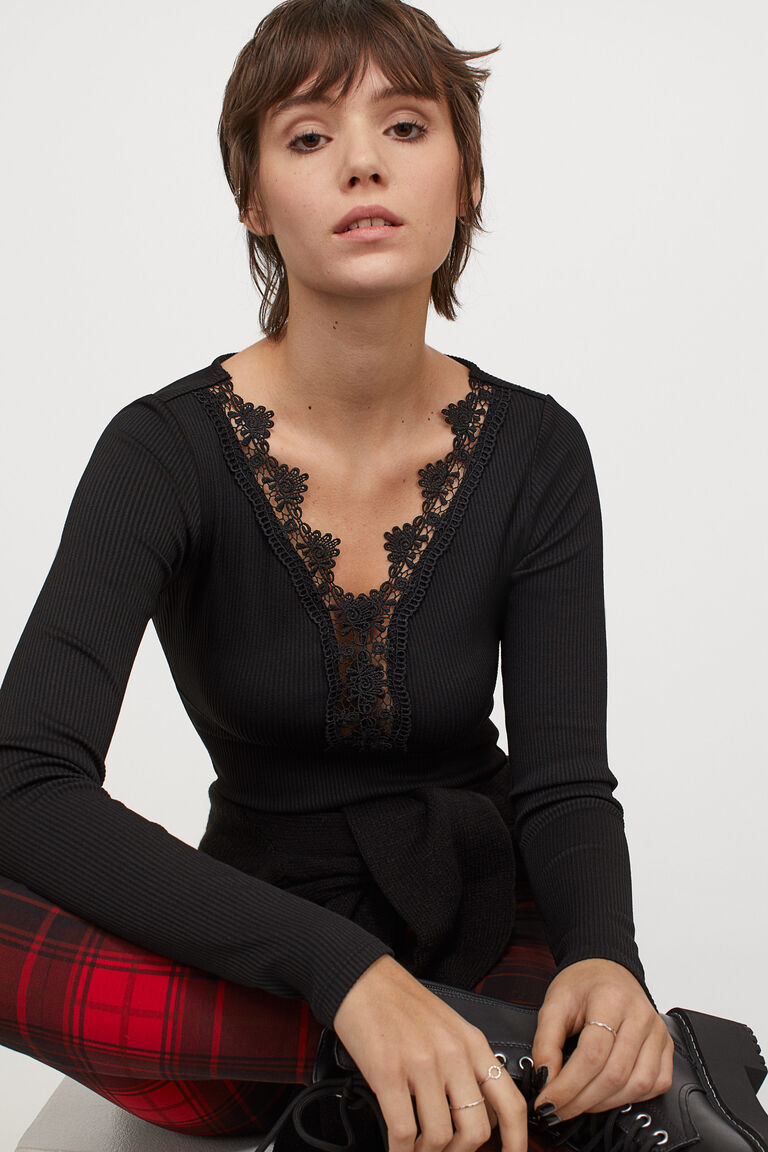 Lace-trimmed ribbed body