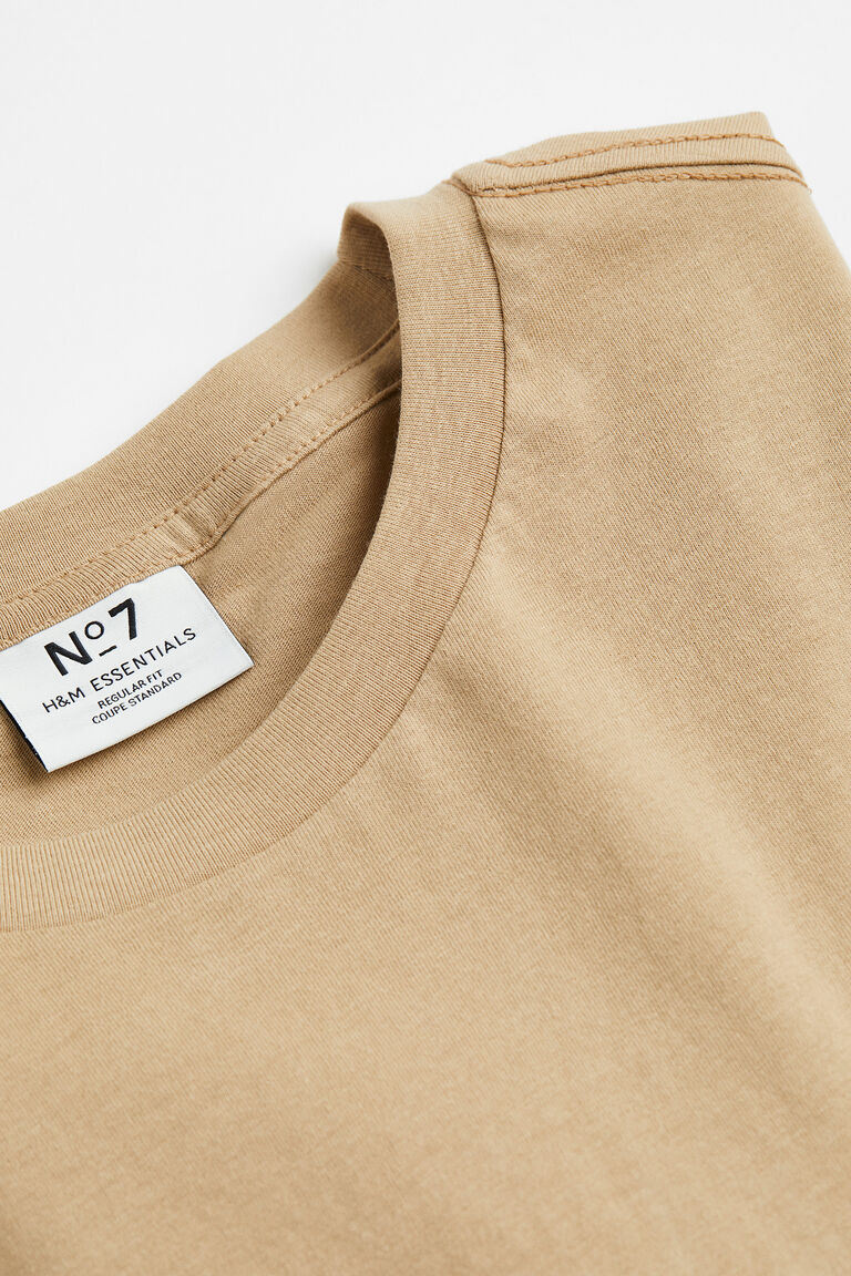 Essentials No 7: เสื้อยืด