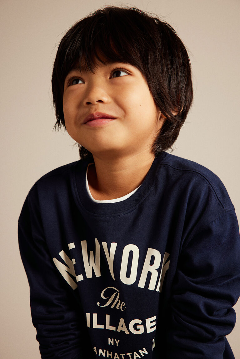 Long-sleeved T-shirt