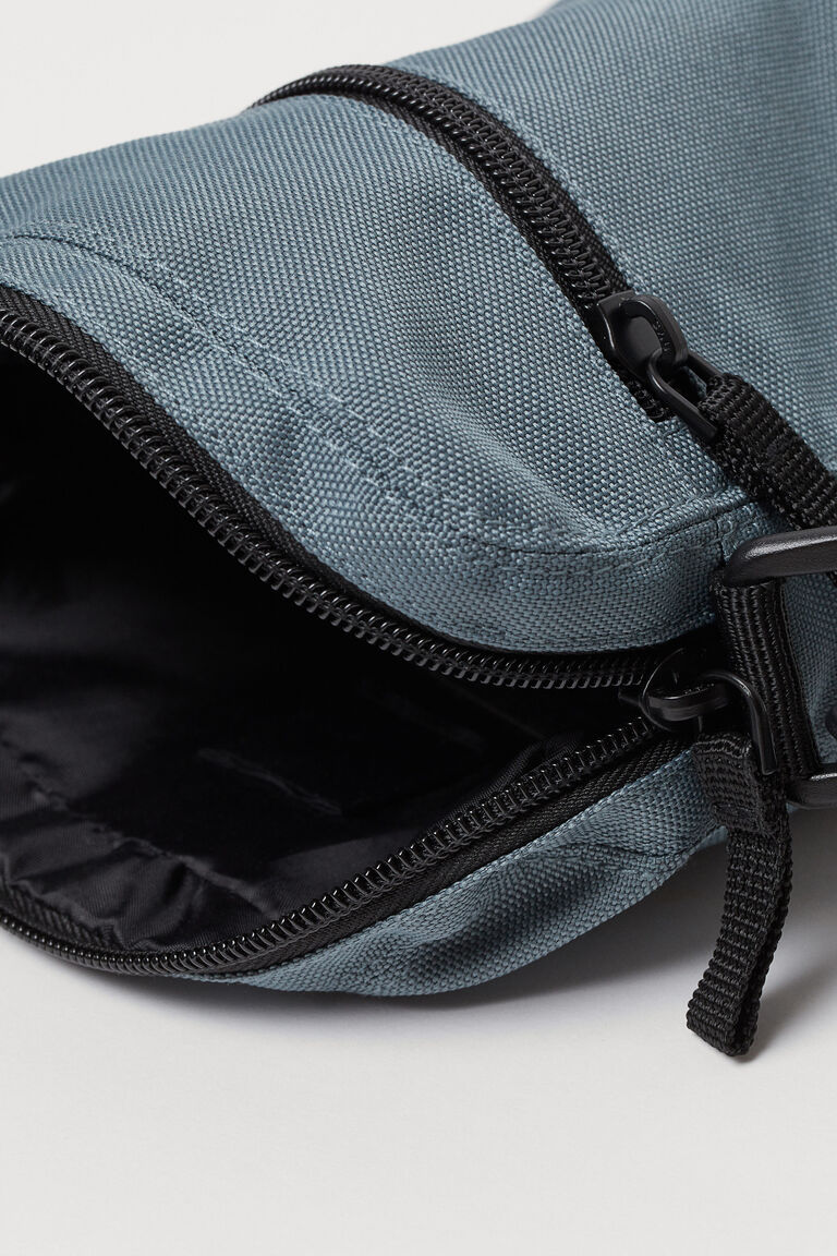Small shoulder bag