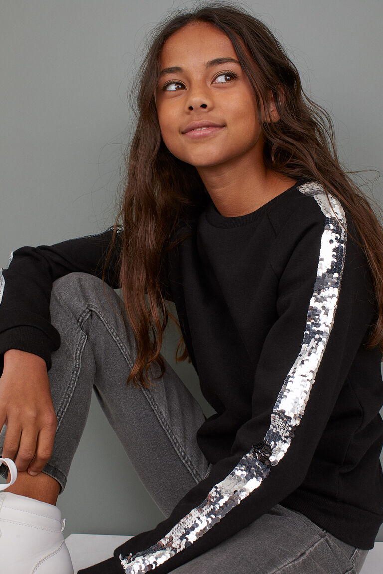 Sweatshirt with sequins