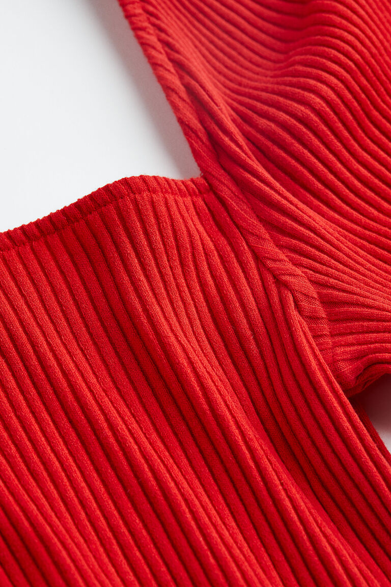 Puff-sleeved ribbed top