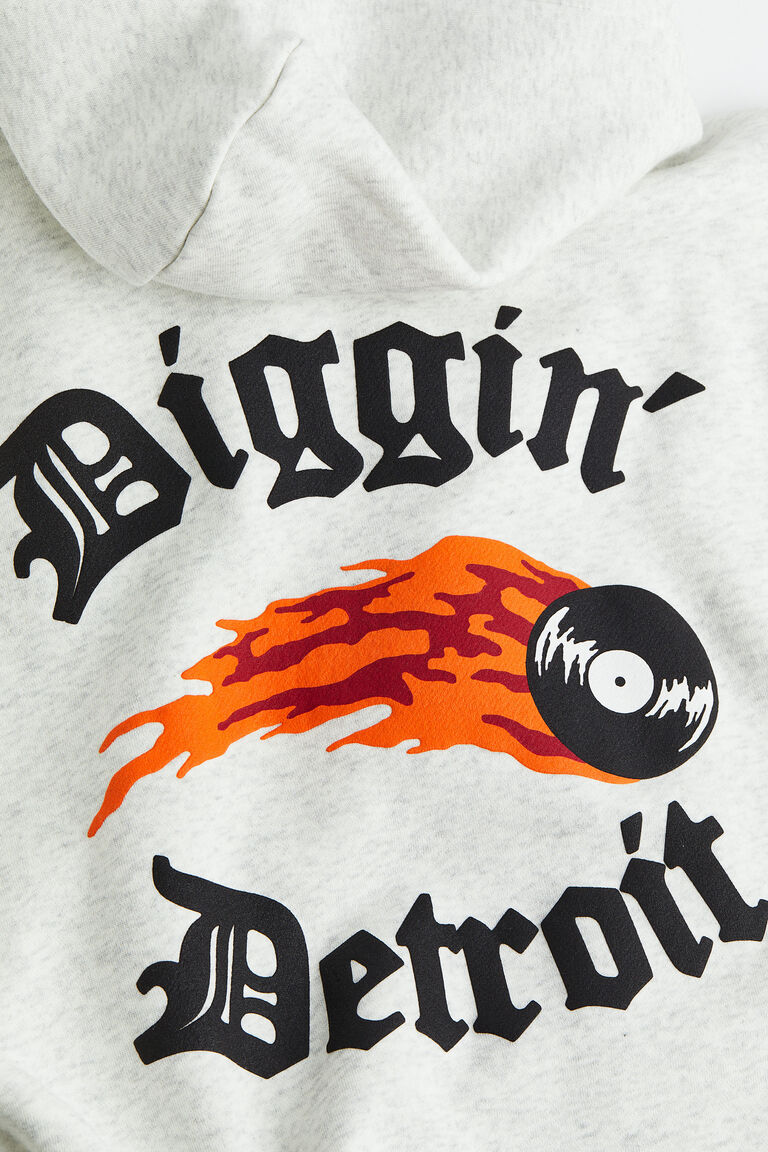 เสื้อฮู้ดทรงหลวม