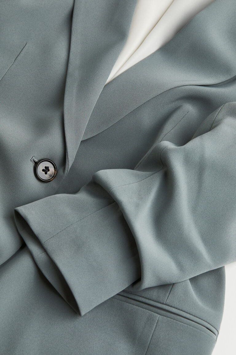 Gathered-sleeve jacket