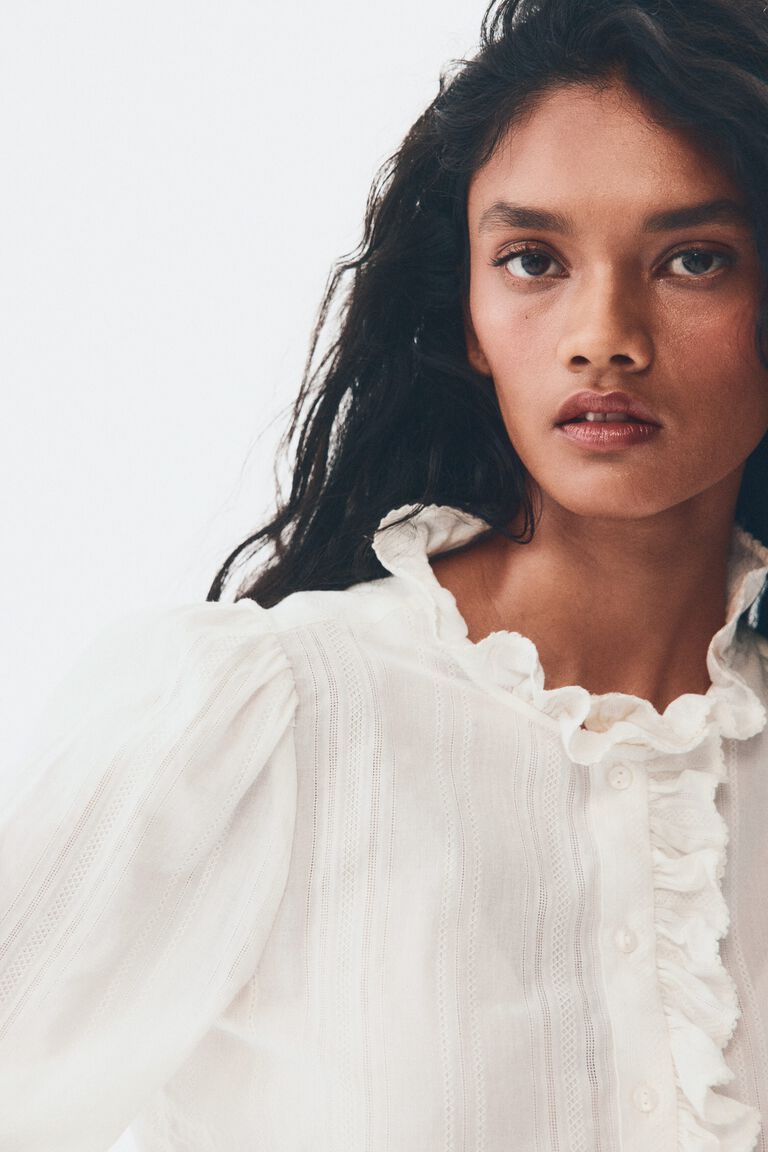 Blus katun dengan kerah berumbai