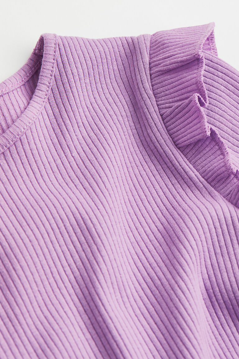 Flounce-trimmed ribbed top