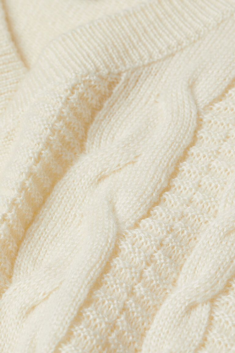 Cable-knit sweater vest