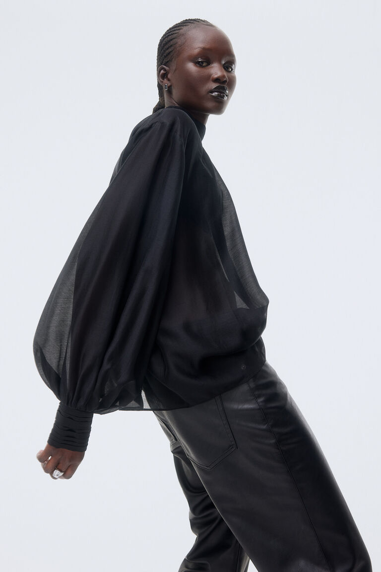 Voluminous blouse