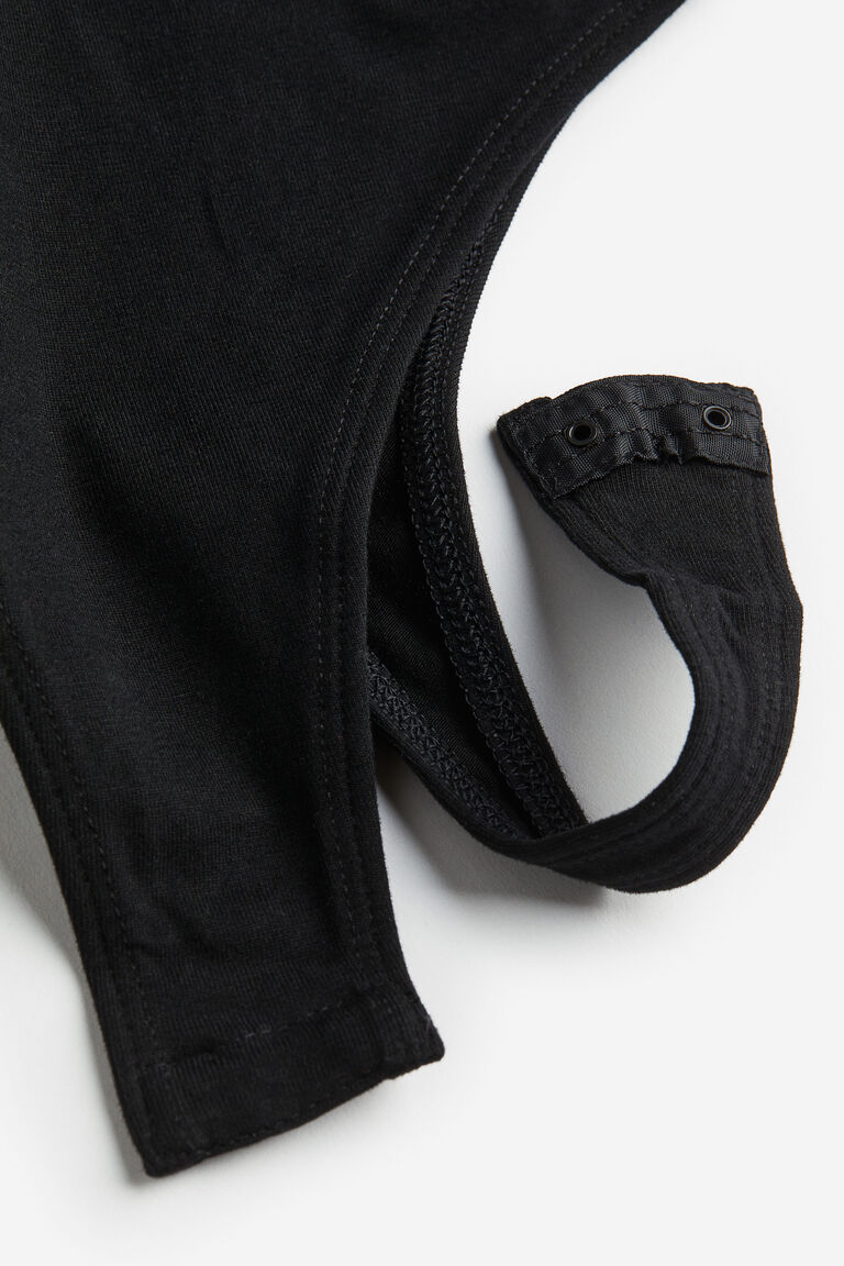 Square-neck thong body