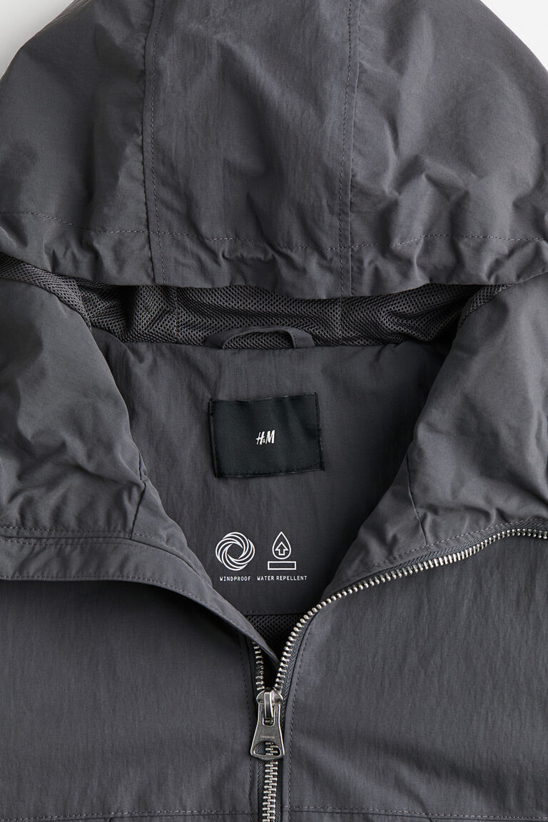 Water-repellent windbreaker