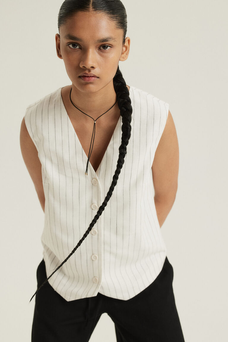 ซื้อ เสื้อกั๊กสูทผ้าลินินผสม สี ออนไลน์ สำหรับผู้หญิง | H&M Thailand