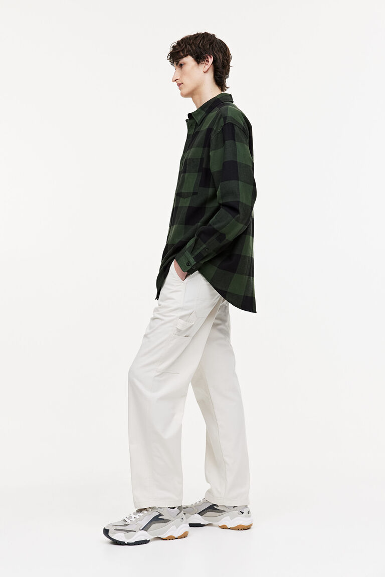 ซื้อ เสื้อเชิ้ตผ้าสักหลาดทรงหลวม ออนไลน์ สำหรับผู้ชาย | H&M Thailand
