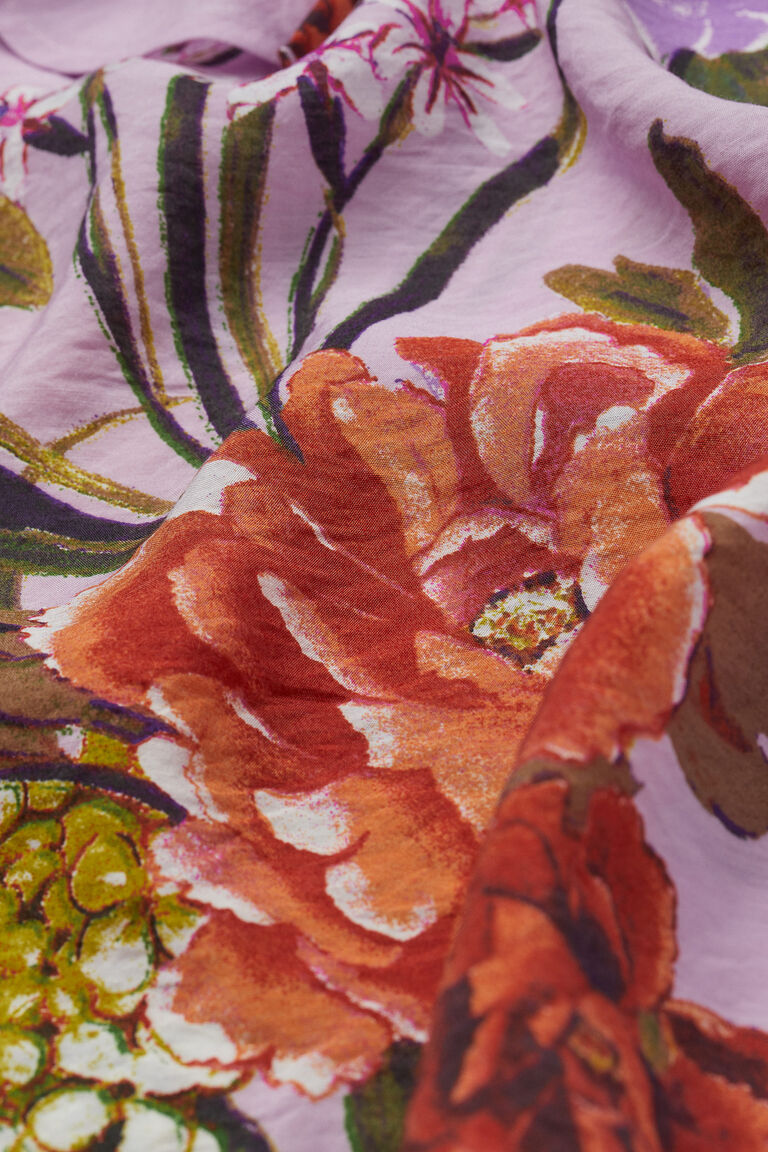 Patterned flounced blouse