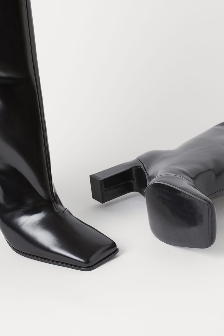 Oversized leather boots