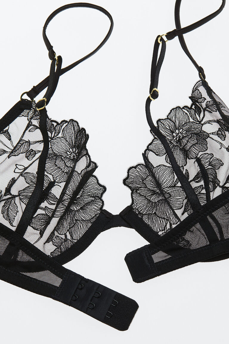 Non-padded underwired lace bra