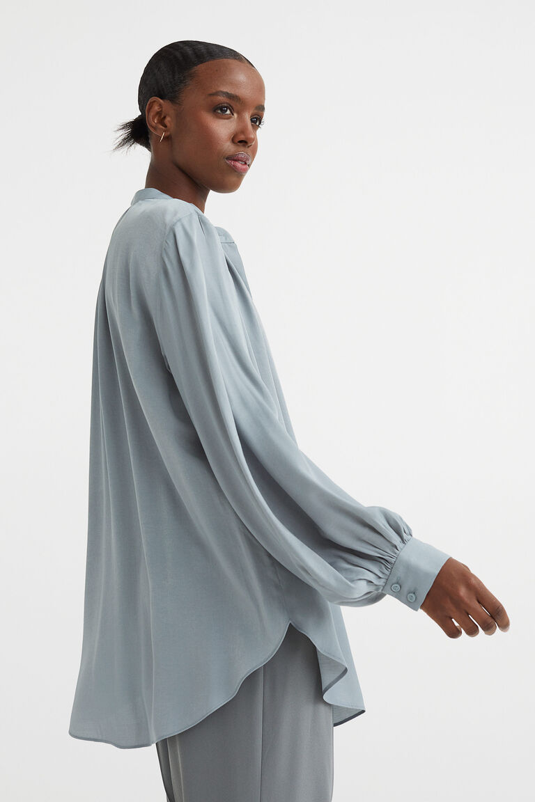 Balloon-sleeved blouse