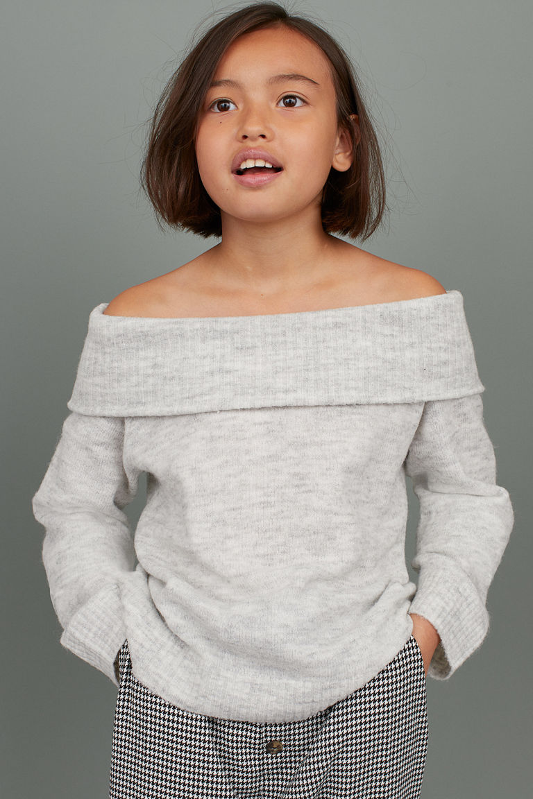 Off-the-shoulder jumper