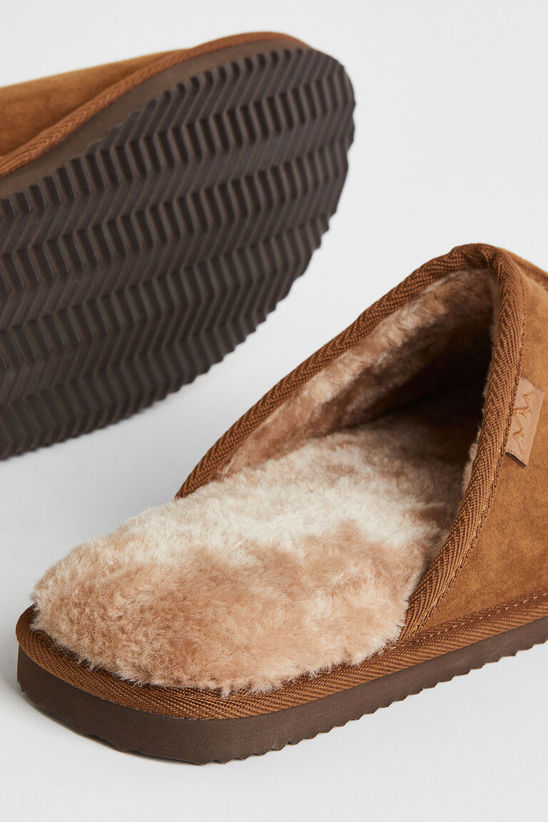 Pile-lined slippers