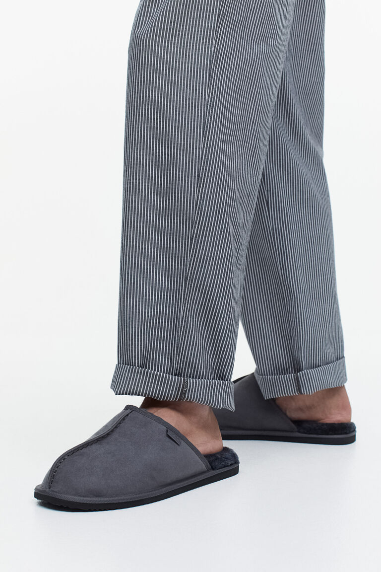 Pile-lined slippers