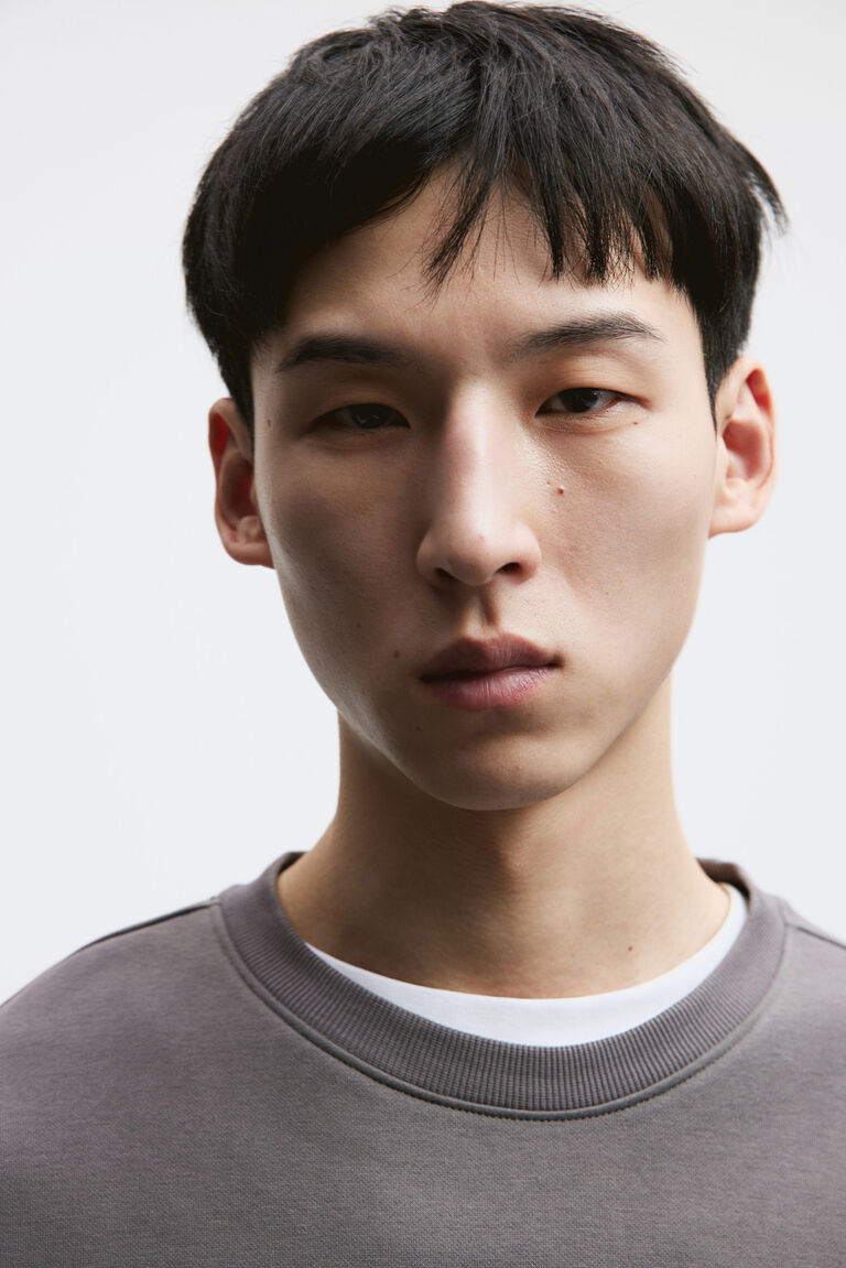 ซื้อ Loose Fit Sweatshirt ออนไลน์ สำหรับผู้ชาย | H&M Thailand