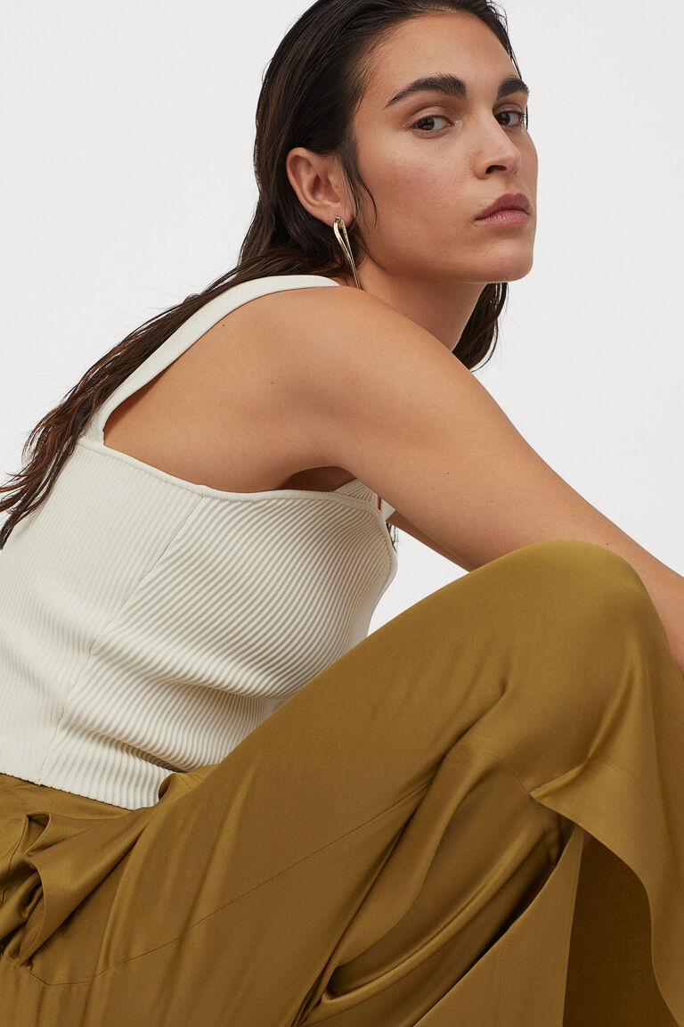 Wide side-slit trousers