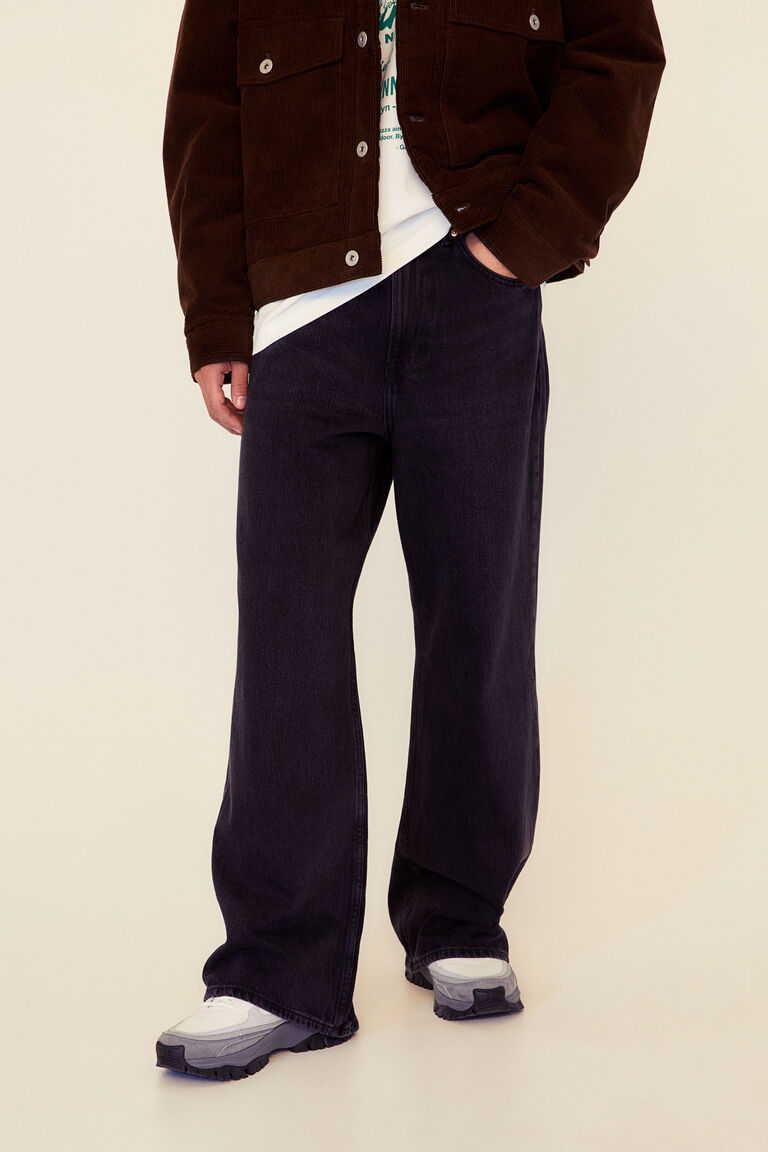 Loose Bootcut Jeans