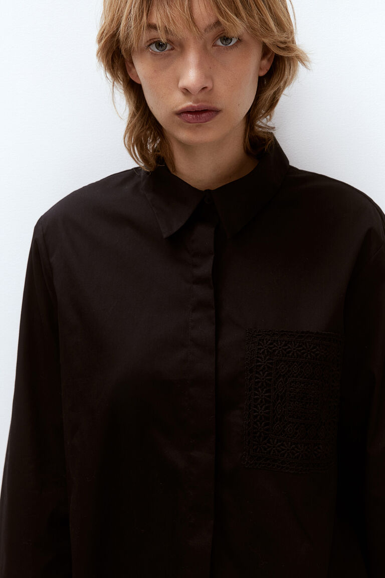 Open-back poplin shirt