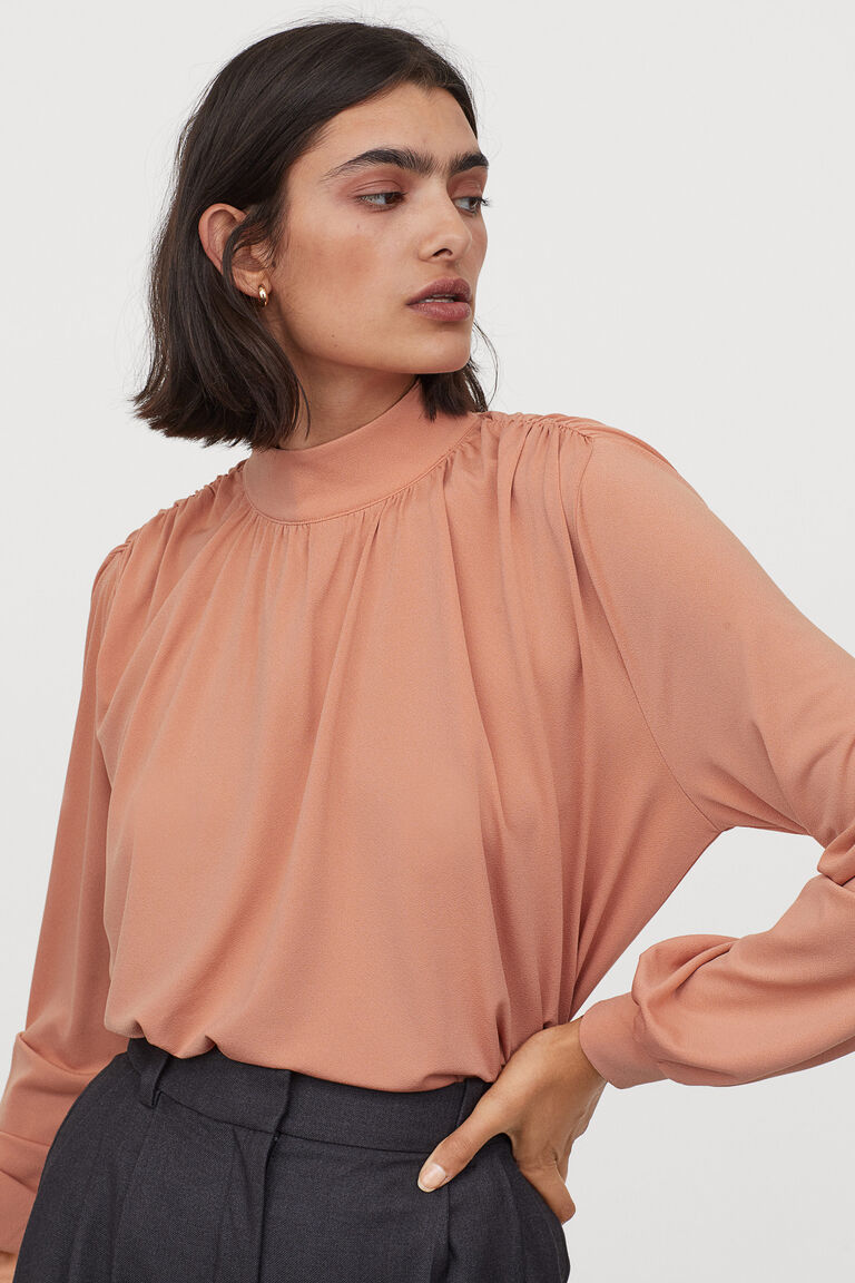Stand-up collar top