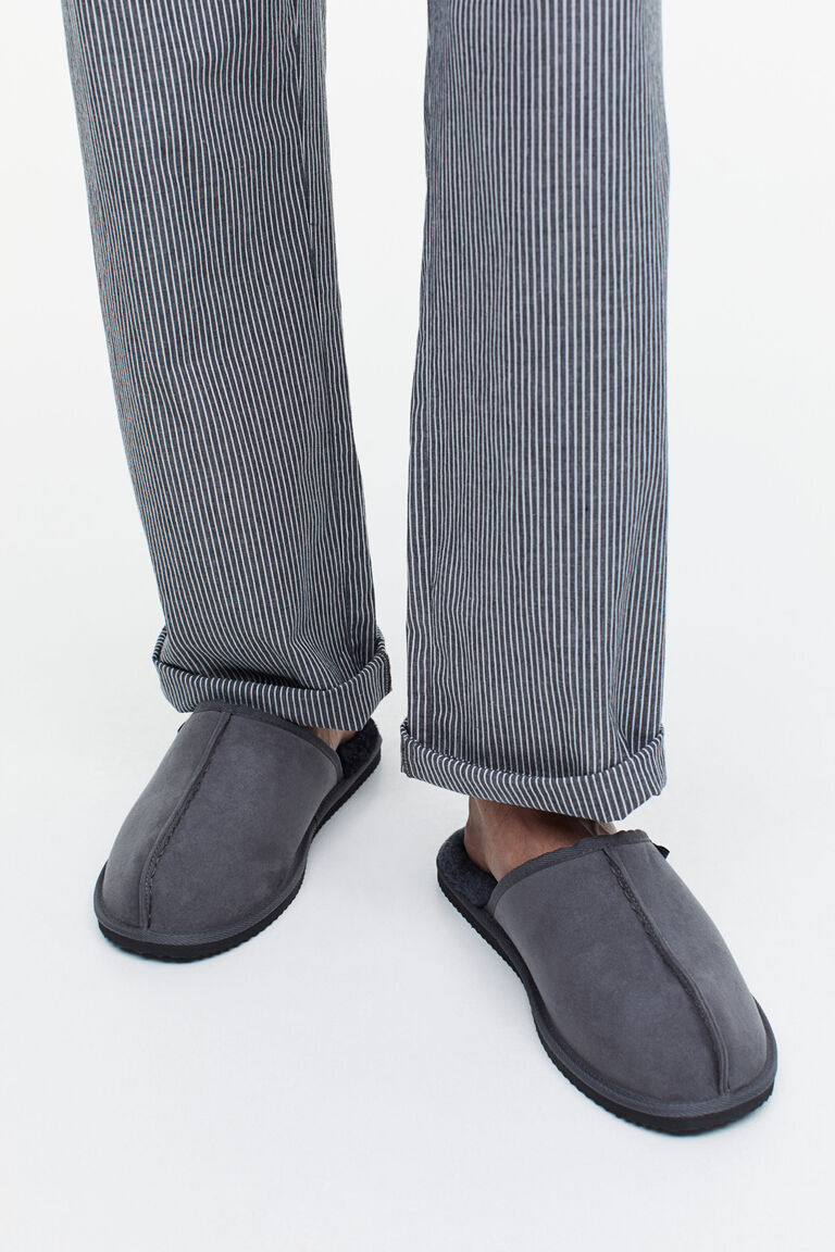Pile-lined slippers