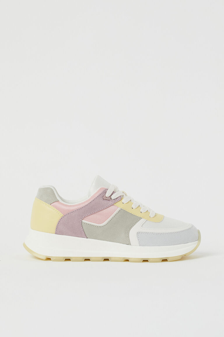 Block-coloured trainers