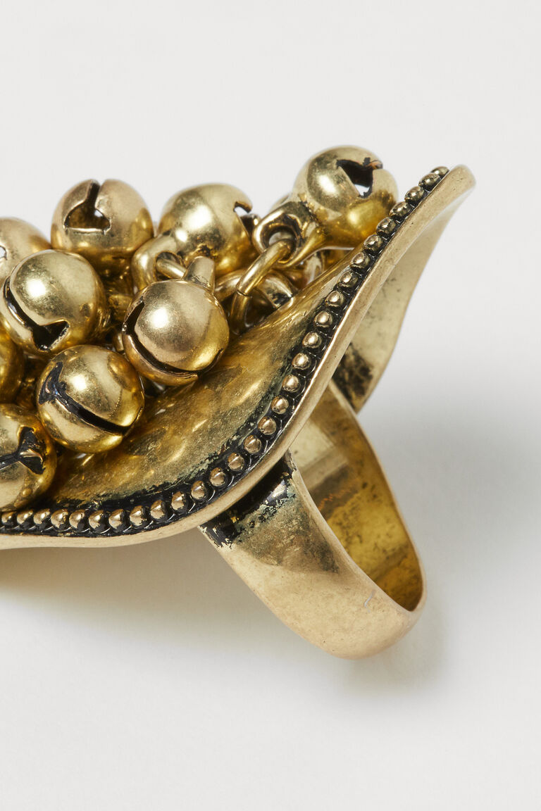 Large bell-decorated ring