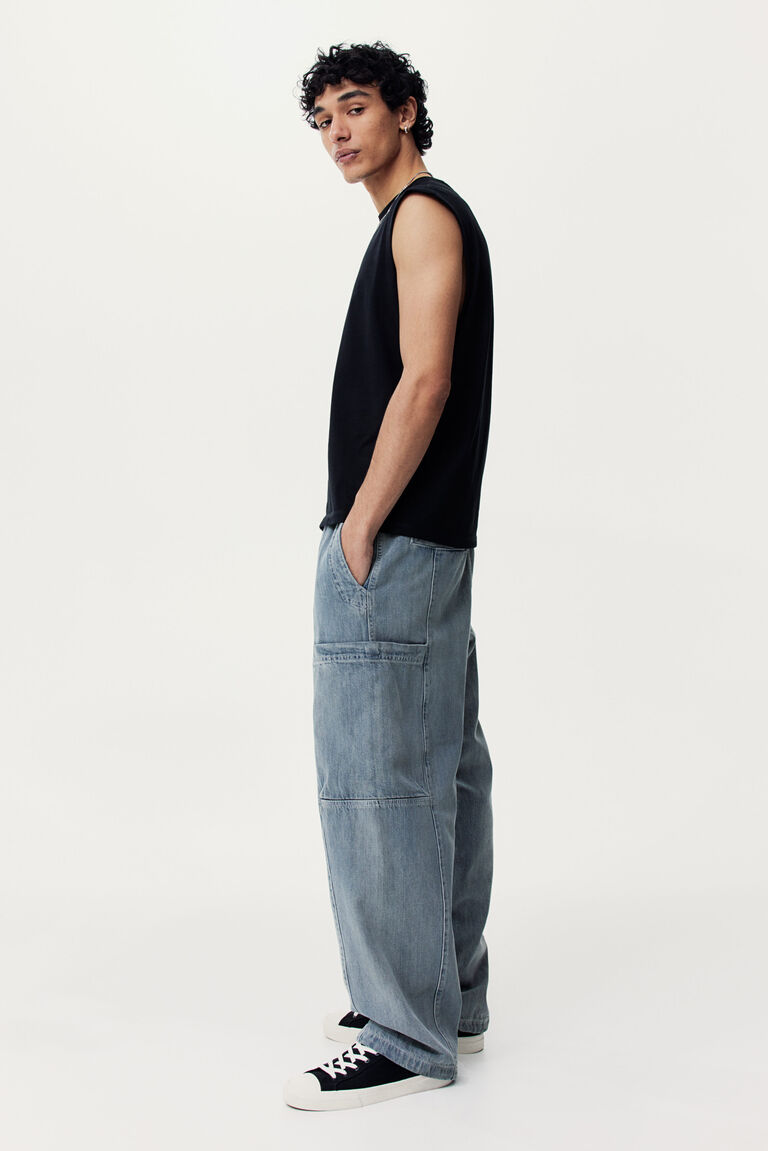 Loose Fit Cargo Jeans