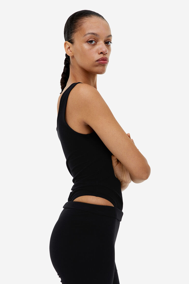 Square-neck thong body