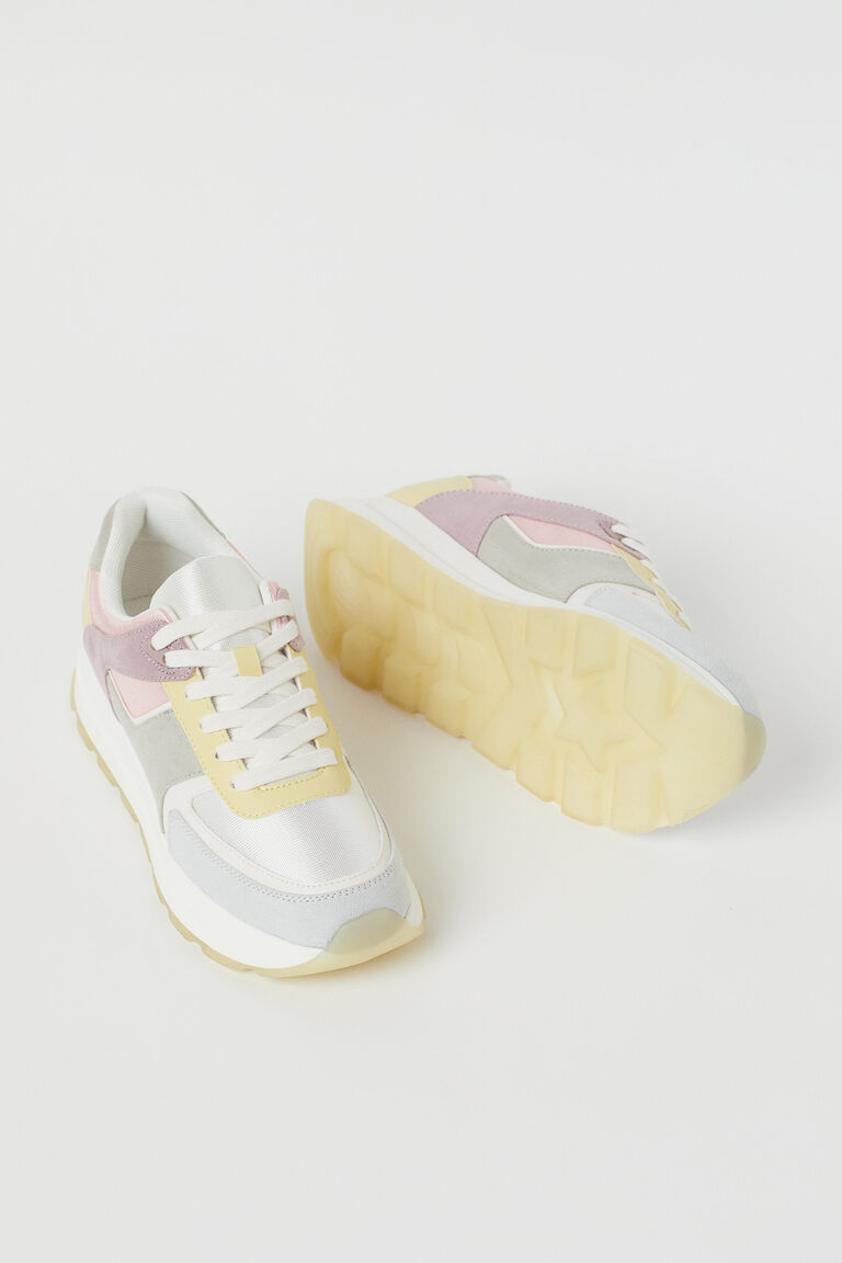 Block-coloured trainers