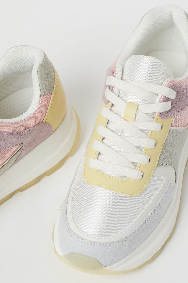 Block-coloured trainers